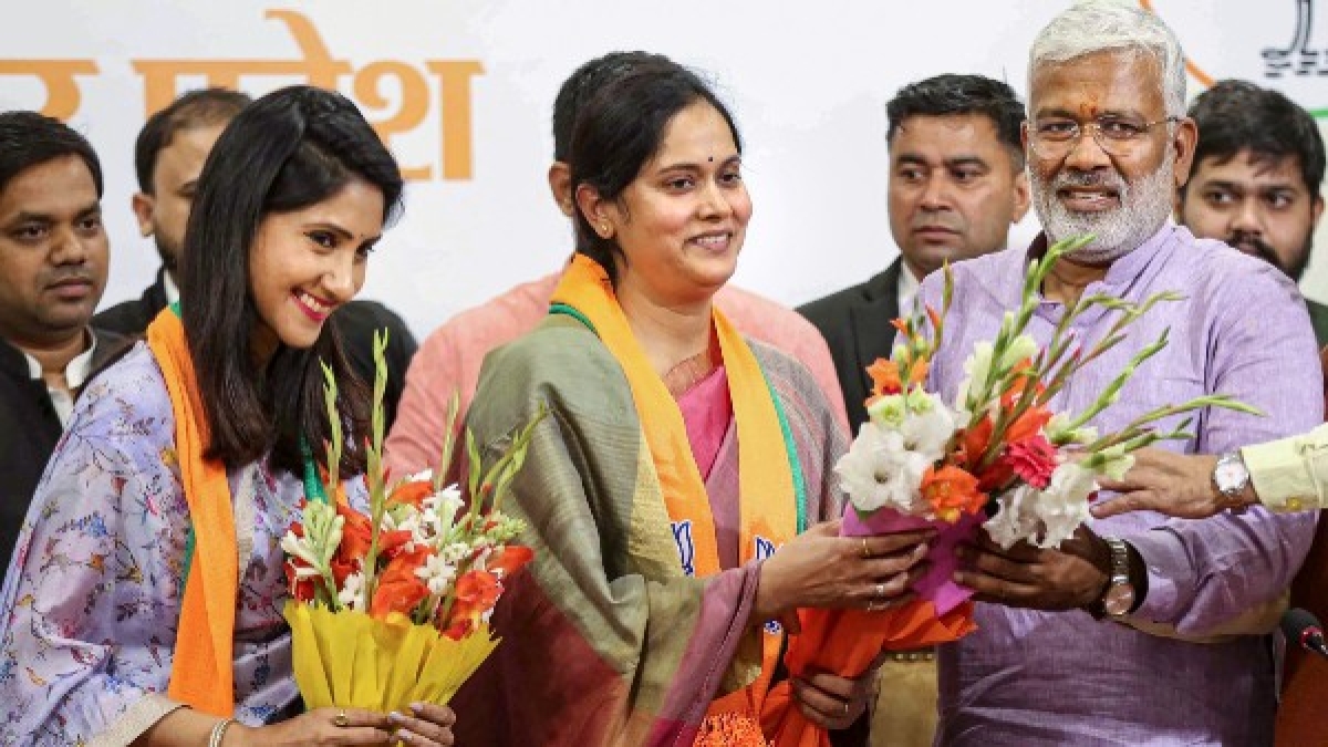 কংগ্রেস ছেড়ে পদ্ম হাতে নিলেন রায়বরেলির বিধায়ক , raebareli's MLA ...