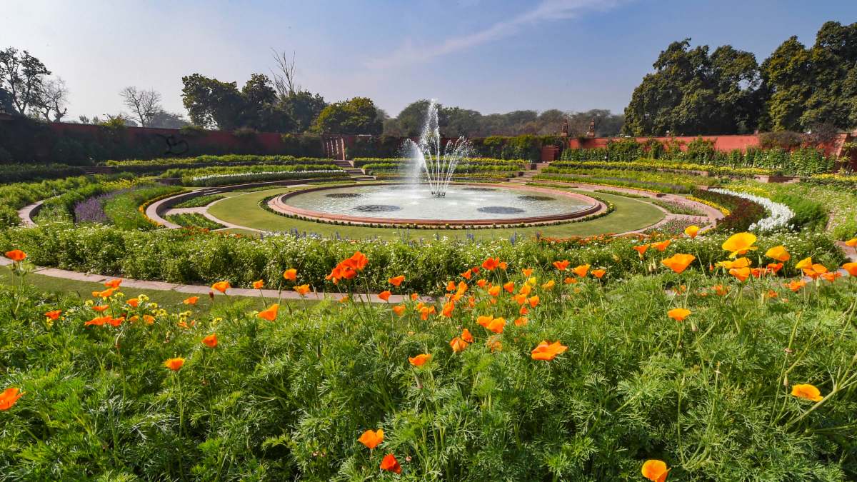 মুঘল গার্ডেনের নাম বদল করা নিয়ে তরজা তুঙ্গে,Opposition takes a dig on ...