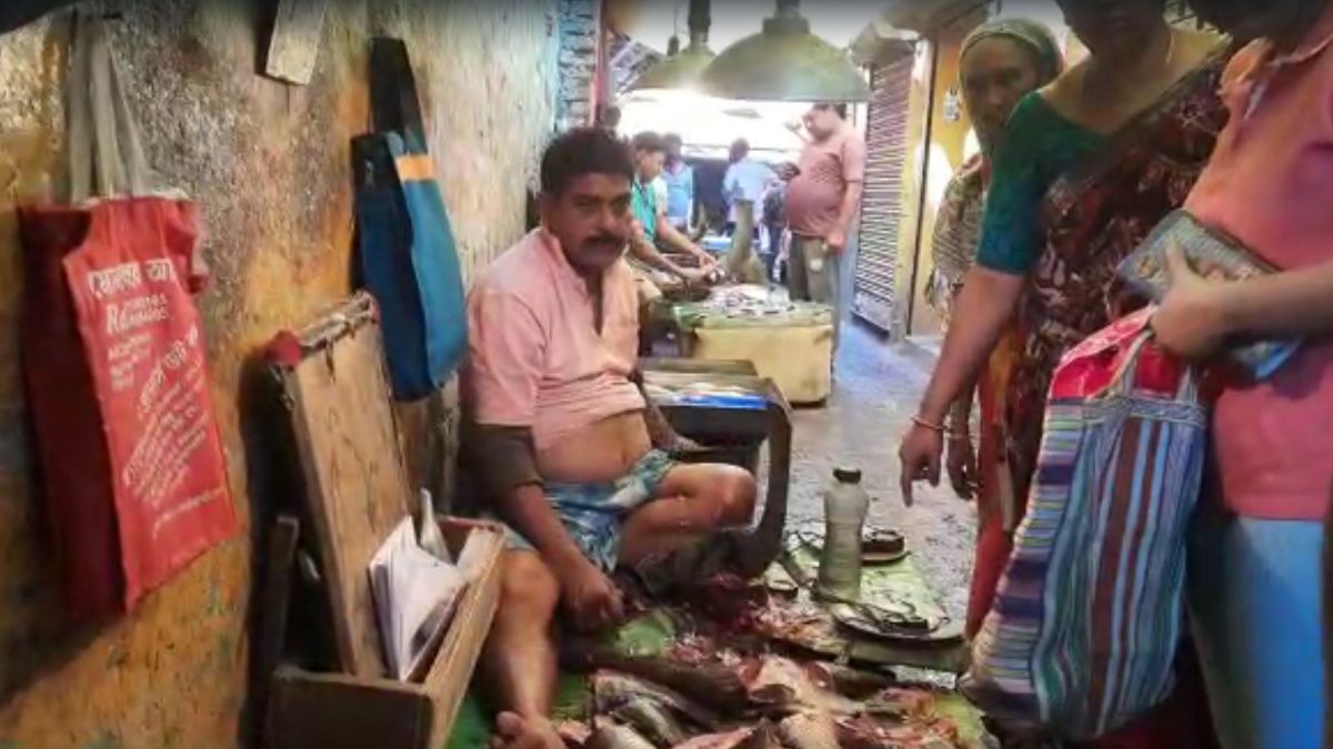 অনুব্রত মণ্ডলের মত দেখতে ব্যক্তির ছবি ঘিরে তোলপাড় সোশ্যাল মিজিয়ায় ...