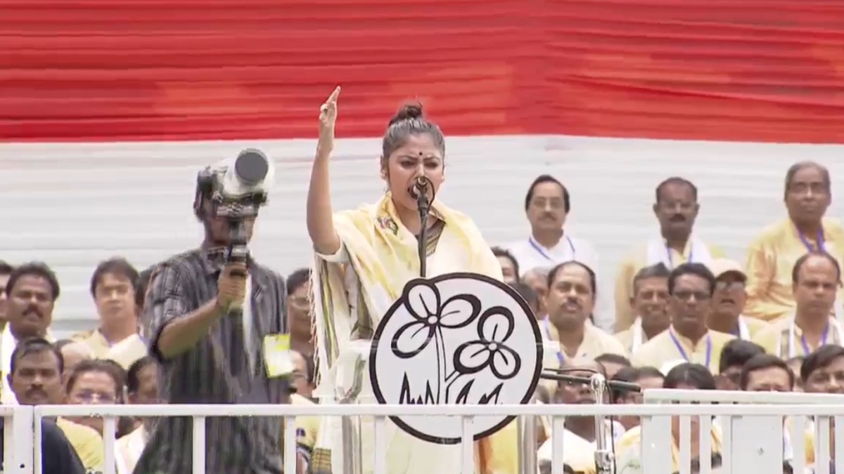 21 July TMC Shahid Diwas: 'ইয়ে সর ঝুকেগা নেহি', শহিদ সমাবেশের মঞ্চ থেকে কোন ইঙ্গিত দিলেন সায়নী ...