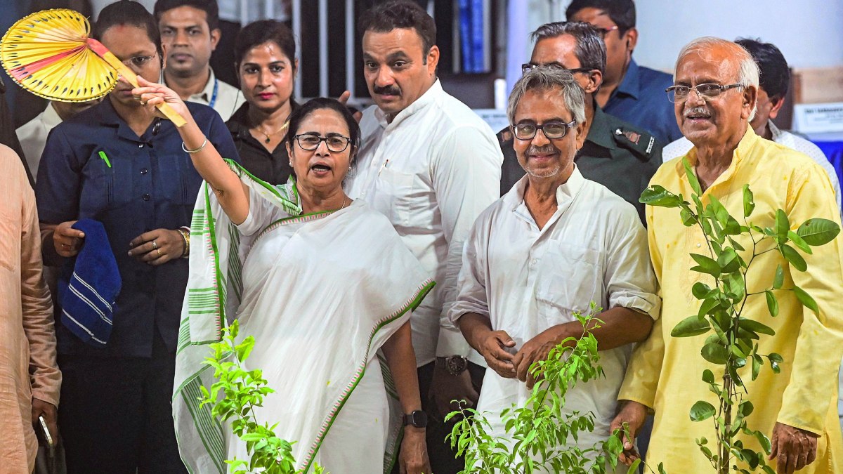 Mamata's Puja Song: দুর্গাপুজোয় এবারও মমতার গান প্রকাশ, শতাধিক মণ্ডপের ...