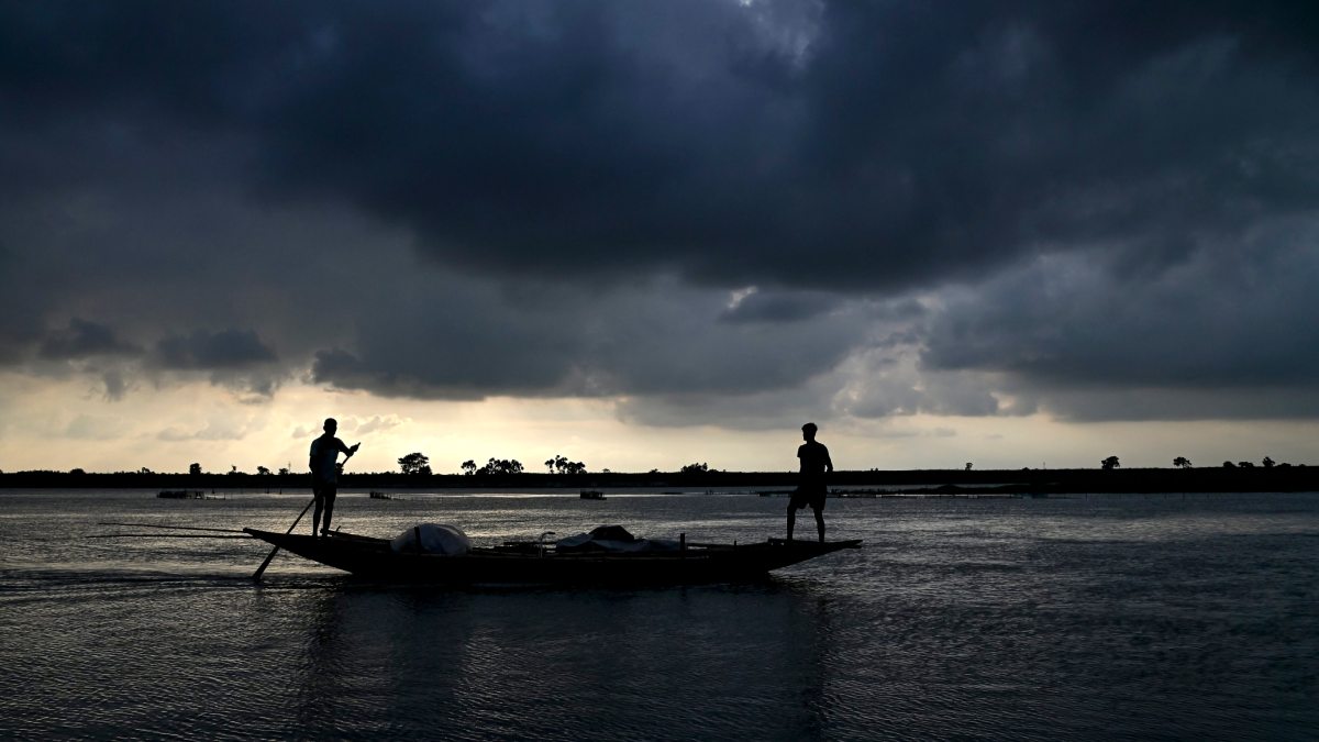 West Bengal Weather: বঙ্গোপসাগরে নিম্নচাপের ভ্রুকুটি! একনজরে বাংলার ...
