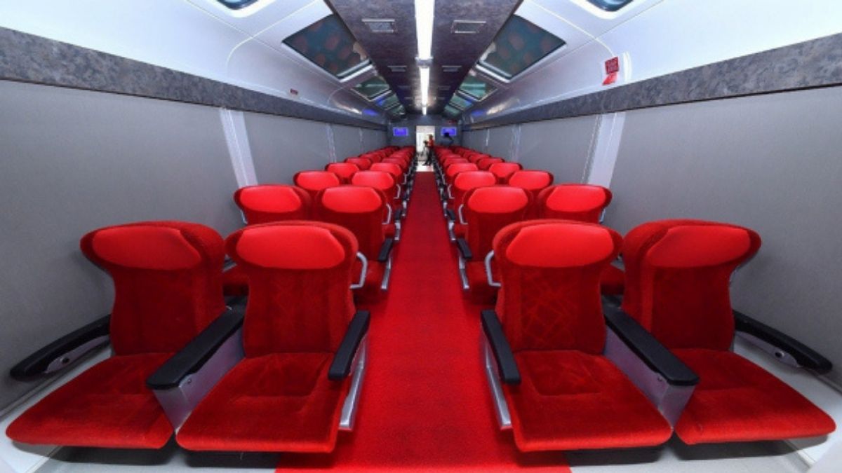 Indian Rail First Ac Coach: ট্রেন তো নয়, যেন বিমান! বদলে যাচ্ছে এসি ...