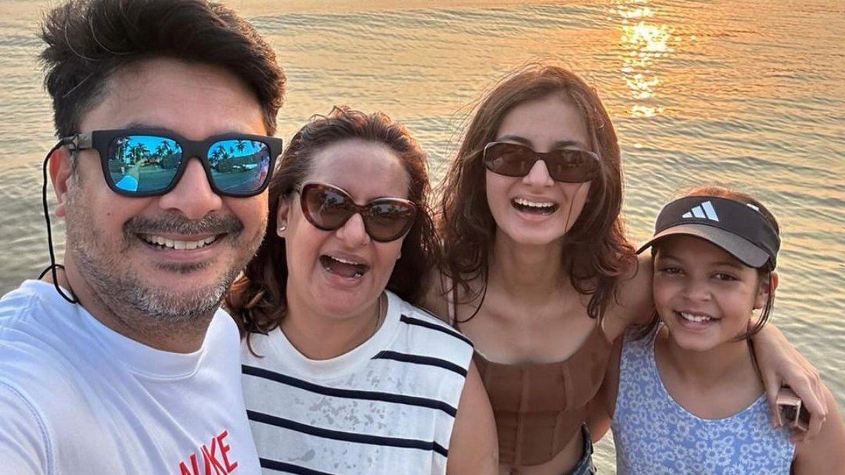 গোয়ার সমুদ্র সৈকতে আগুন ঝরাচ্ছেন যীশু সেনগুপ্তের মেয়ে সারা, দেখুন ছবি ...